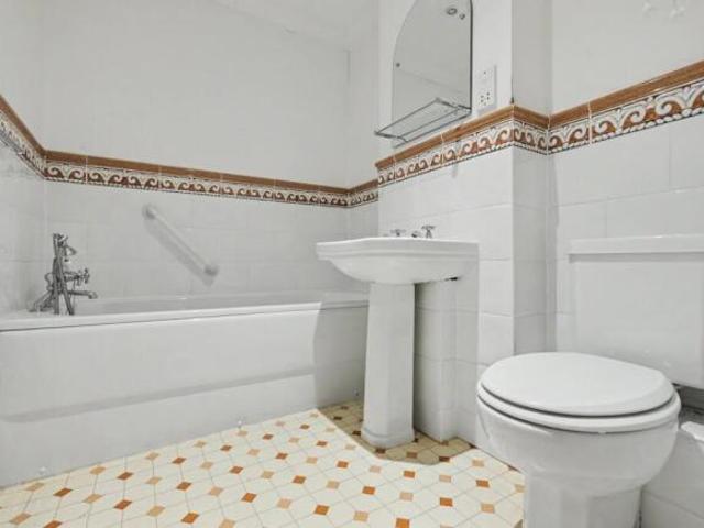 2 bedroom flat for sale in Bradford Street, Chelmsford, CM2