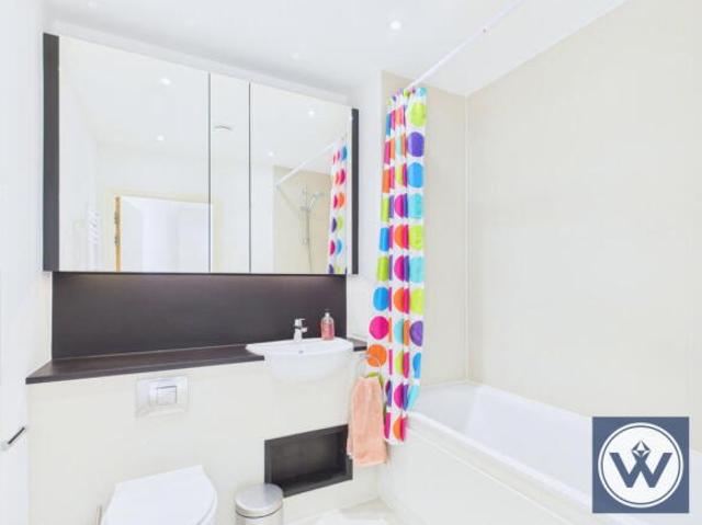 3 bedroom flat for sale in Bramwell Way, London, E16 2GR, E16