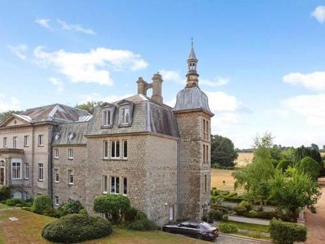 3 bedroom flat for sale in Brasted Place High Street Brasted Westerham Kent TN16