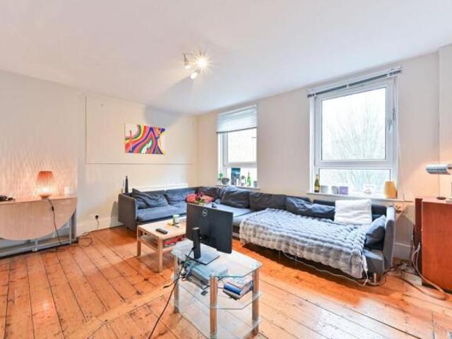 3 bedroom flat for sale in Brixton Hill, London, SW2