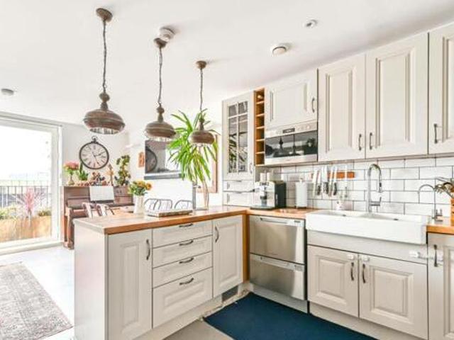 3 Bedroom Flat For Sale In Brixton, London