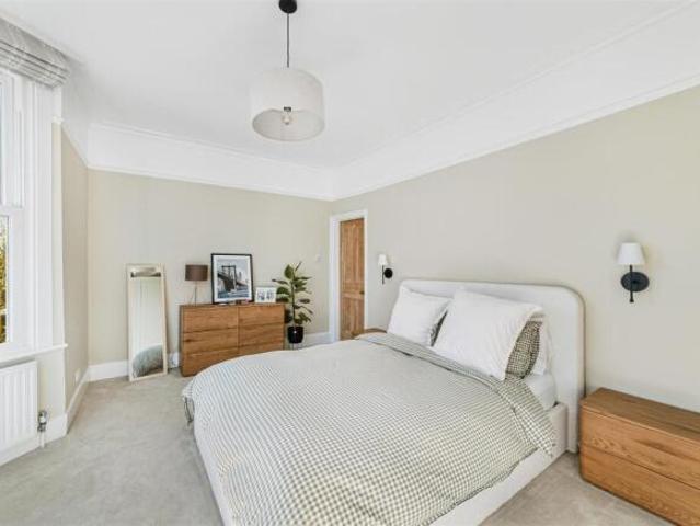 3 bedroom flat for sale in Buxton Gardens, London, W3