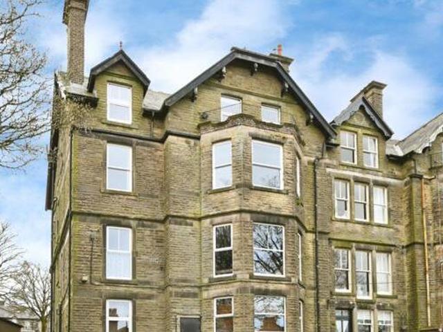 3 Bedroom Flat For Sale In Buxton, Derbyshire