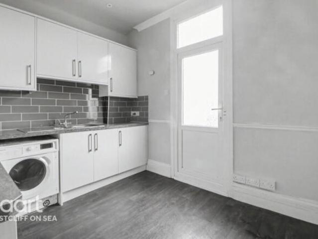 3 bedroom flat for sale in Camper Road, Southend on sea, SS1