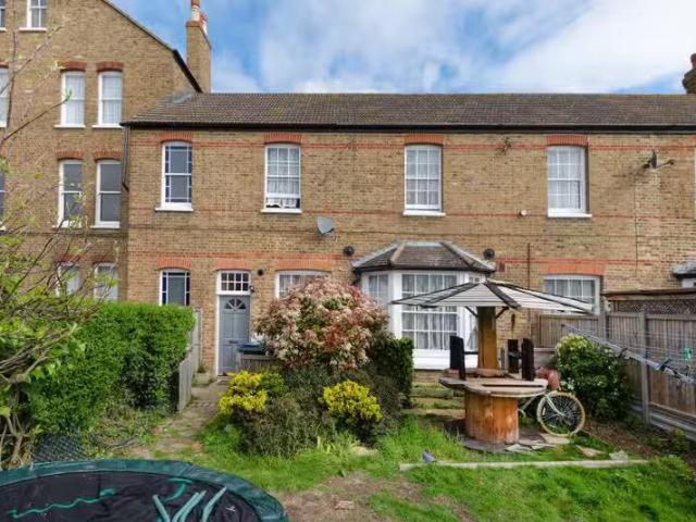 3 bedroom flat for sale in Canterbury Road, Herne Bay, CT6