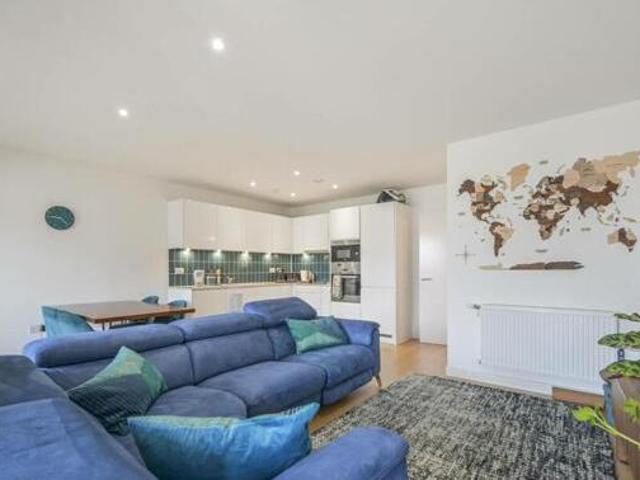 3 Bedroom Flat For Sale In Canary Wharf, London