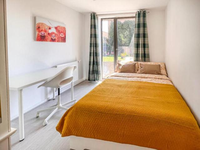 3 bedroom flat for sale in Canning Town, London, E16