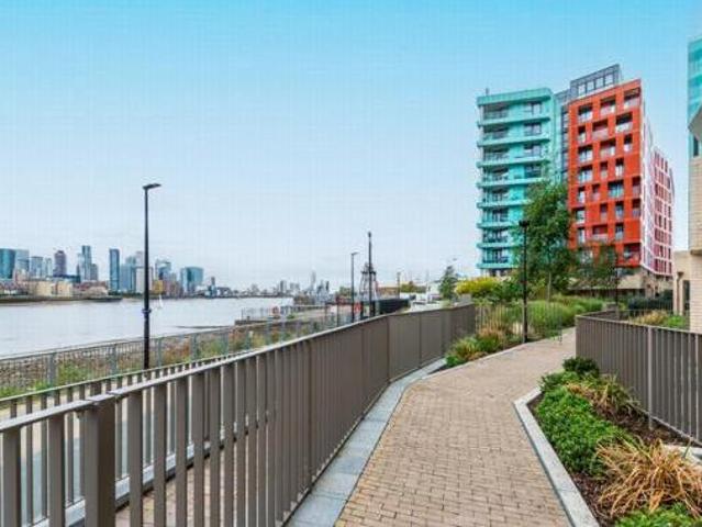 3 Bedroom Flat For Sale In Cable Walk, Greenwich