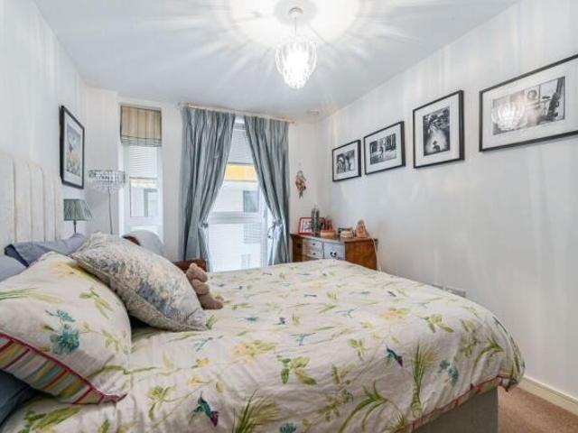 3 bedroom flat for sale in Cable Walk, Greenwich, London, SE10