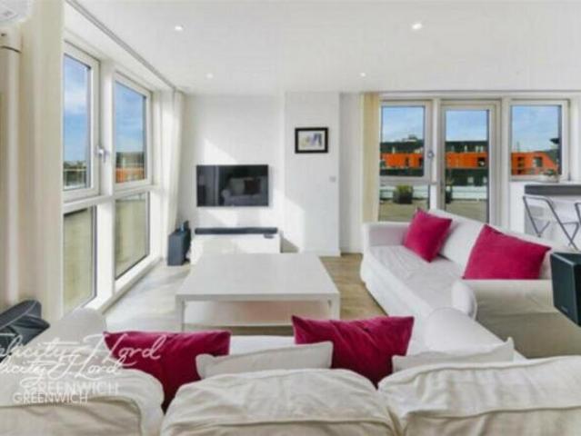 3 bedroom flat for sale in Cable Walk, Greenwich, SE10