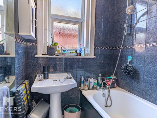3 bedroom flat for sale in Capstone Road, Bournemouth, BH8 8SA, BH8