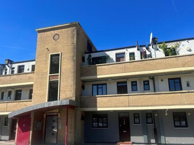 3 Bedroom Flat For Sale In Charlton, London