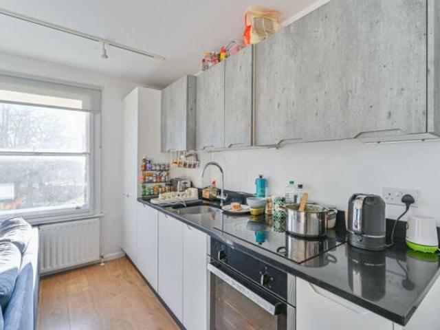3 bedroom flat for sale in Charlton Road, Blackheath, London, SE3