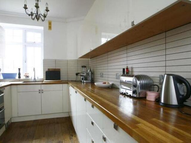 3 Bedroom Flat For Sale In Child´s Hill, London