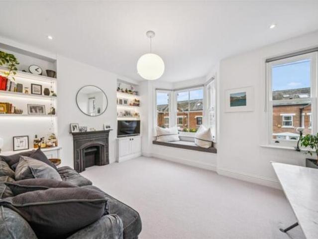 3 bedroom flat for sale in Church Path, London, W4