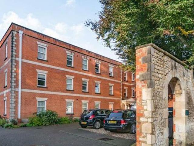 3 Bedroom Flat For Sale In Cirencester, Gloucestershire