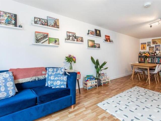 3 bedroom flat for sale in Coborn Road, Mile End, E3
