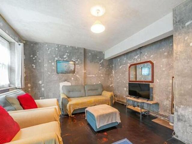 3 Bedroom Flat For Sale In Clapham, London