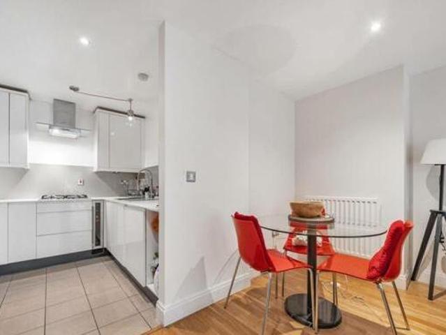 3 Bedroom Flat For Sale In Clapham Park, London