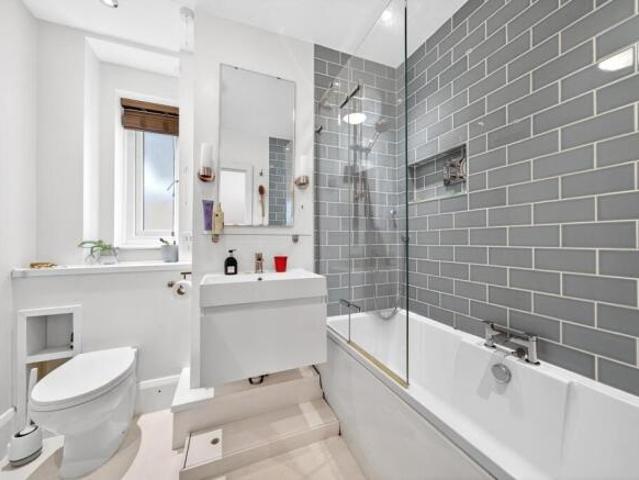 3 bedroom flat for sale in Rusper Court, Clapham Road SW9