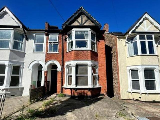 3 Bedroom Flat For Sale In Croydon, Surrey