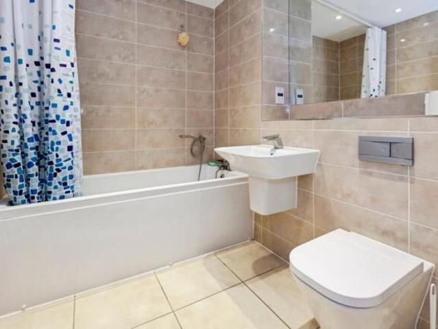 3 bedroom flat for sale in Crossways, Windsor Road, Slough, SL1