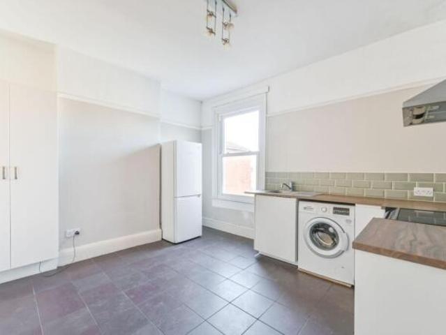 3 bedroom flat for sale in Cranhurst Road, Willesden Green, London, NW2