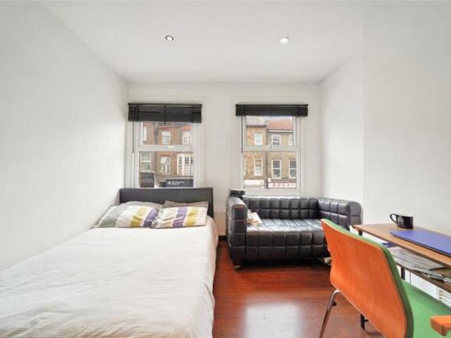 3 bedroom flat for sale in Cricklewood Lane, Childs Hill, NW2
