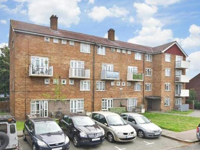 3 Bedroom Flat For Sale In Dagenham