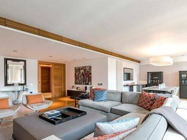 3 bedroom flat for sale in Davies Street Mayfair London W1K