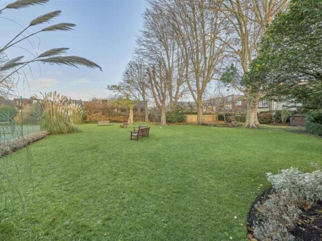 3 bedroom flat for sale in Disraeli Gardens, SW15