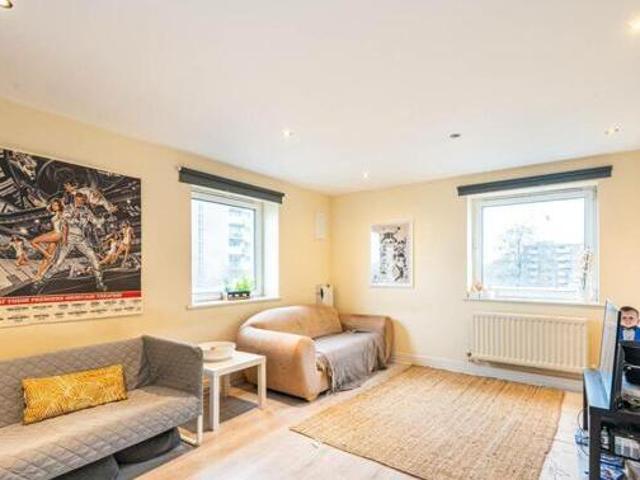 3 Bedroom Flat For Sale In Docklands, London