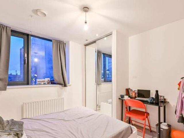 3 Bedroom Flat For Sale In Docklands, London