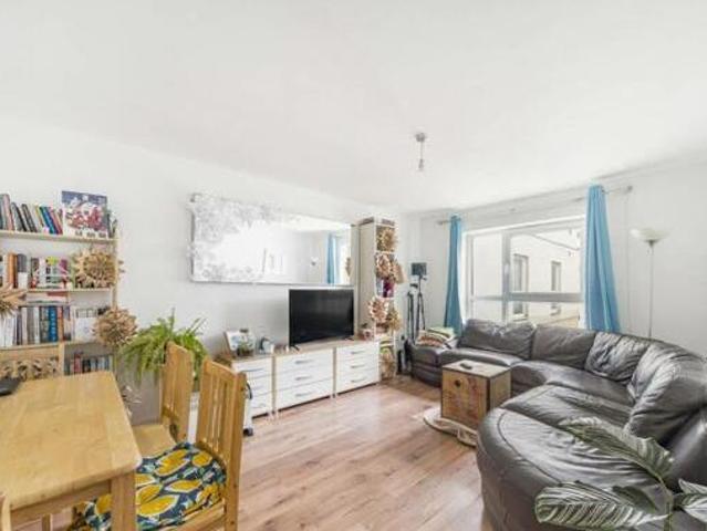 3 Bedroom Flat For Sale In Docklands, London