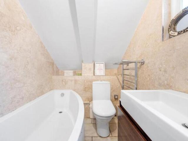 3 bedroom flat for sale in Dulwich Road, SE24