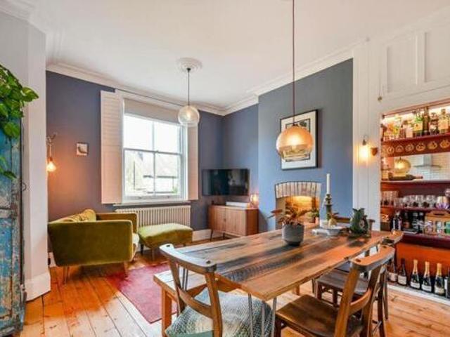 3 Bedroom Flat For Sale In Ealing, London
