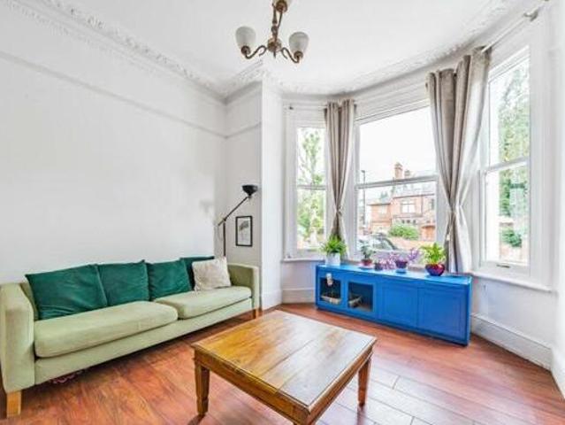 3 Bedroom Flat For Sale In Ealing, London