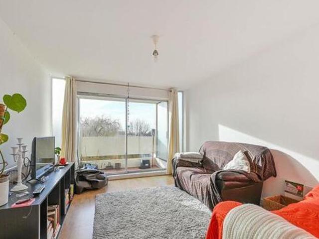 3 Bedroom Flat For Sale In Ealing, London