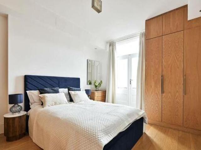 3 Bedroom Flat For Sale In Earls Court, London