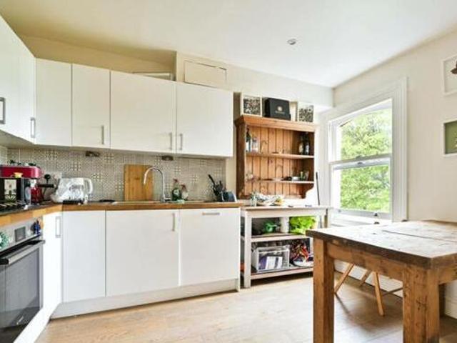 3 Bedroom Flat For Sale In Earls Court, London