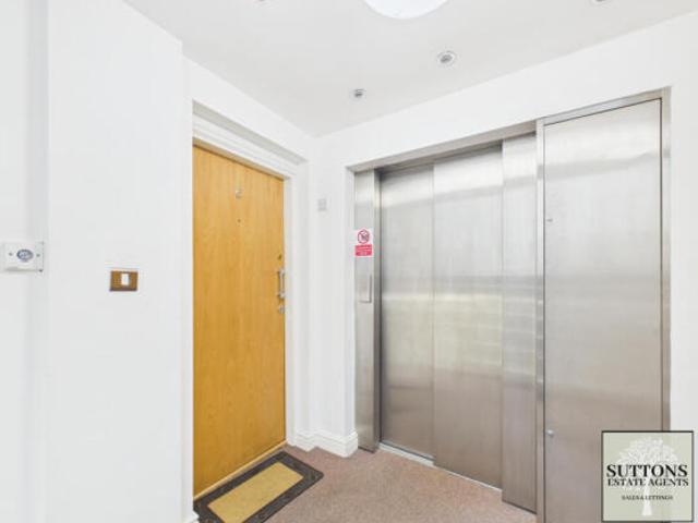3 bedroom flat for sale in Earlsdon House, Earlsdon Avenue South, Coventry, CV5 6DR, CV5