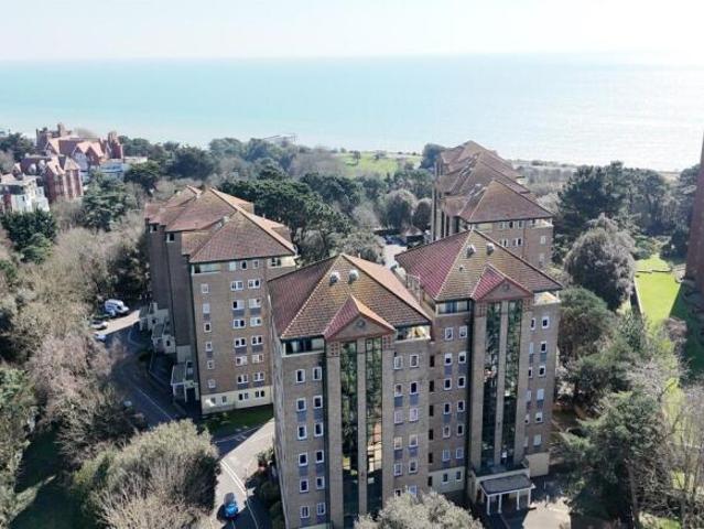 3 bedroom flat for sale in East Cliff, BH1
