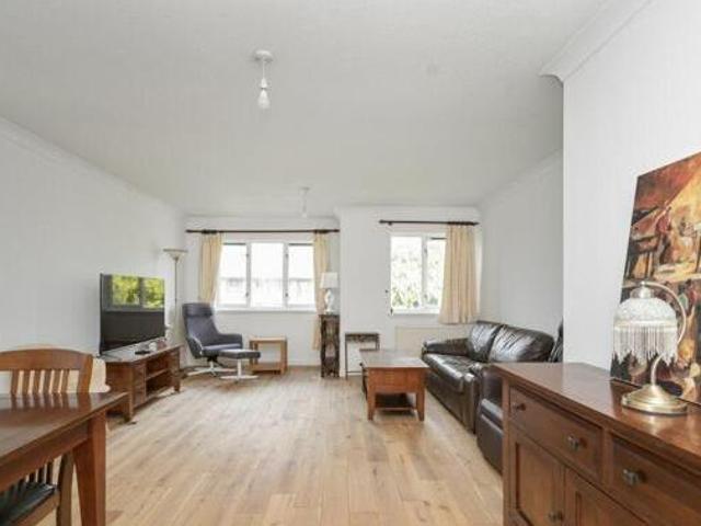3 Bedroom Flat For Sale In East Comiston, Edinburgh