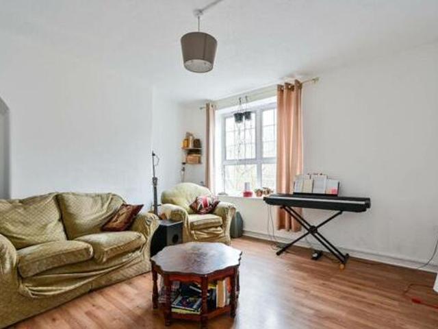 3 Bedroom Flat For Sale In East Greenwich, London