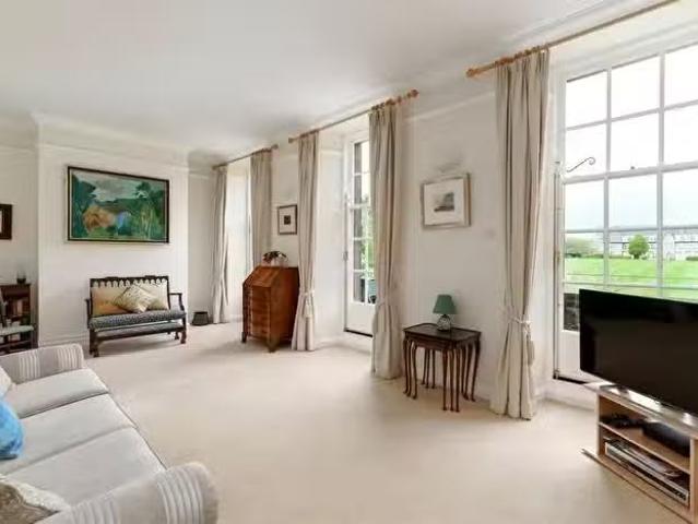 3 Bedroom Flat For Sale In East Suffolk Park, Newington, Edinb.