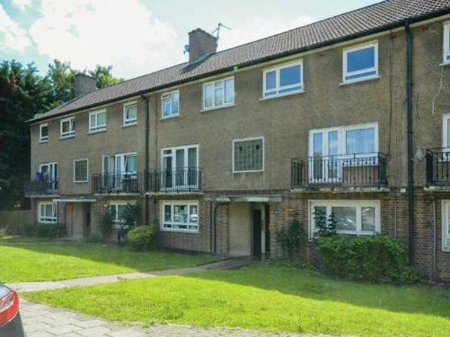 3 Bedroom Flat For Sale In Edgware, Middlesex
