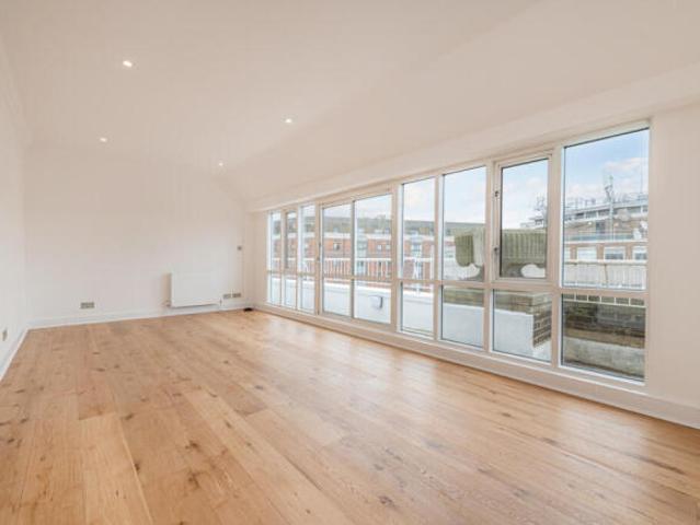 3 bedroom flat for sale in Edgware Road, London, W2 2, W2