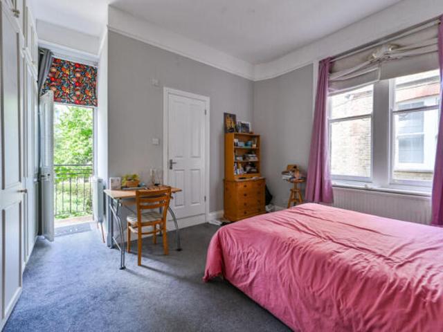 3 bedroom flat for sale in Elgin Avenue, Maida Vale, London, W9
