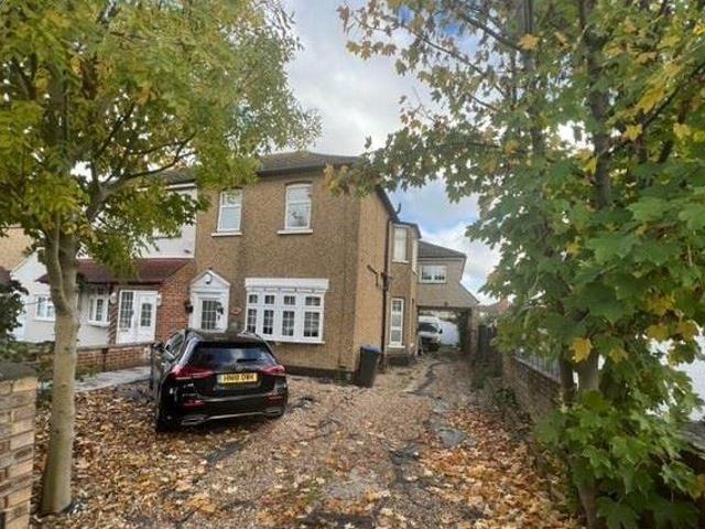 3 Bedroom Flat For Sale In Enfield, Middlesex
