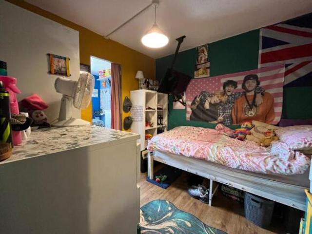 3 bedroom flat for sale in Essex Close, Luton, Bedfordshire, LU1 3EJ, LU1